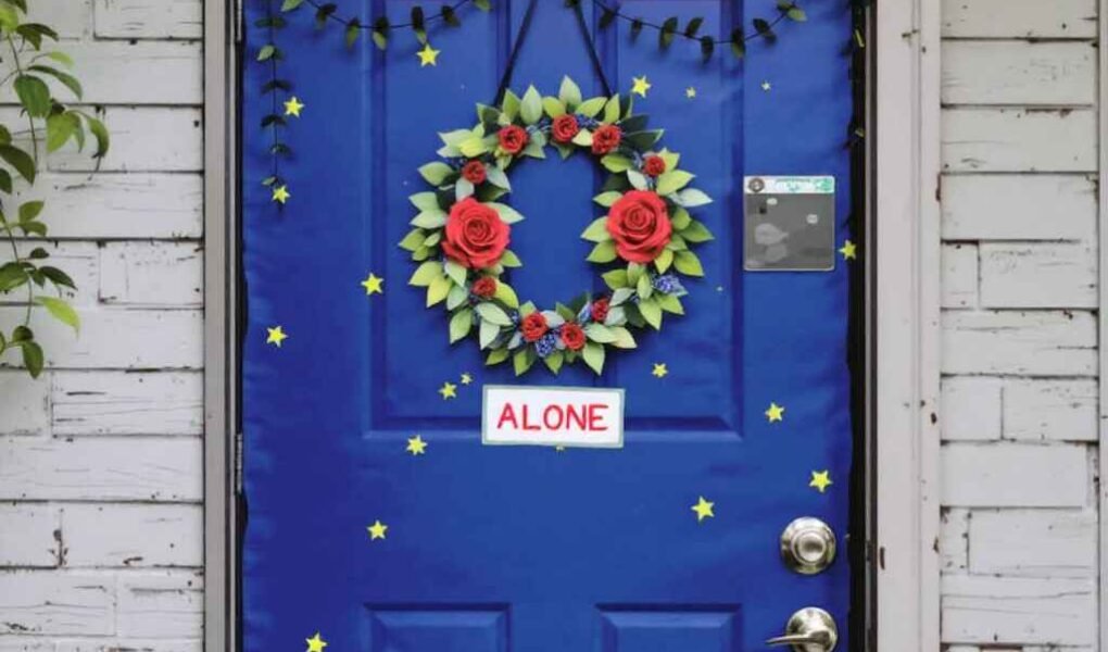 Discovering the secret of Home Alone's door decorations - Home Goods Decor